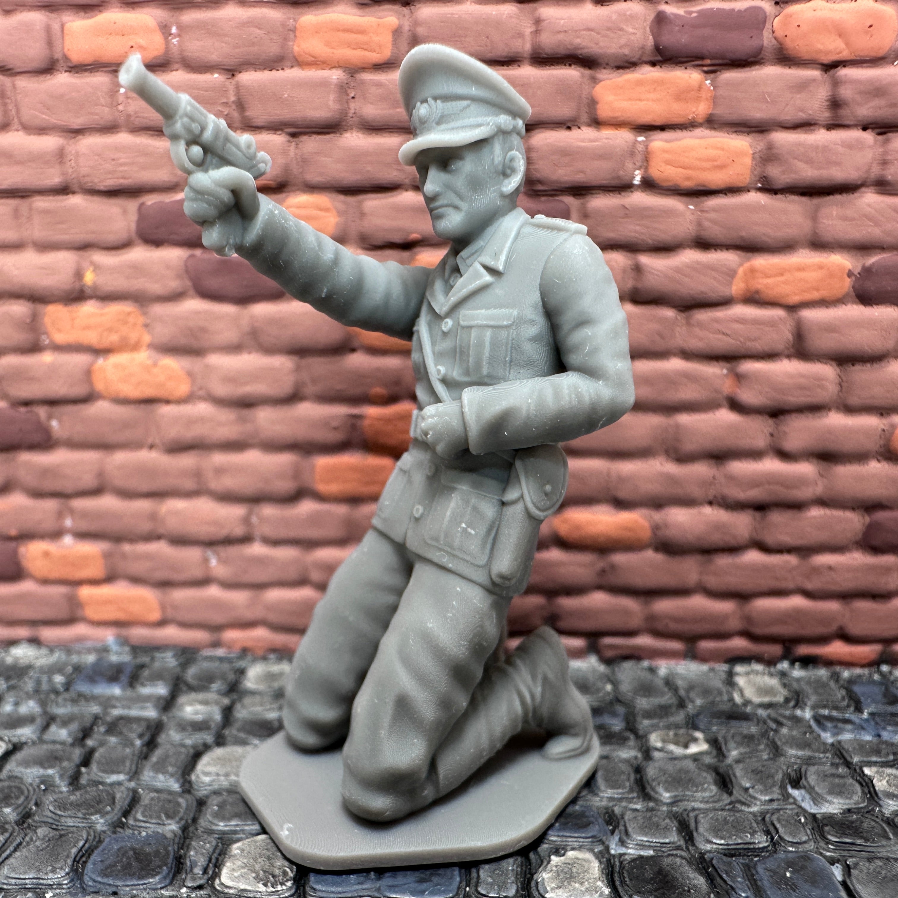 Kneeling Officer – Finley 3D Miniatures